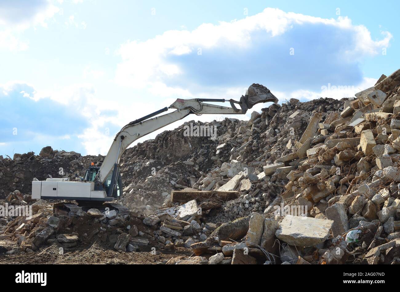 Salvaging and recycling building and construction materials. Industrial ...