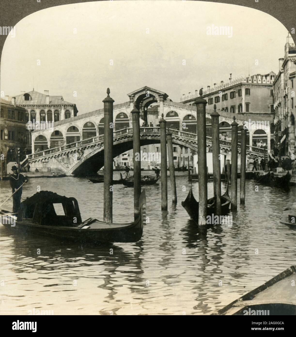 16th century london bridge hi-res stock photography and images - Alamy