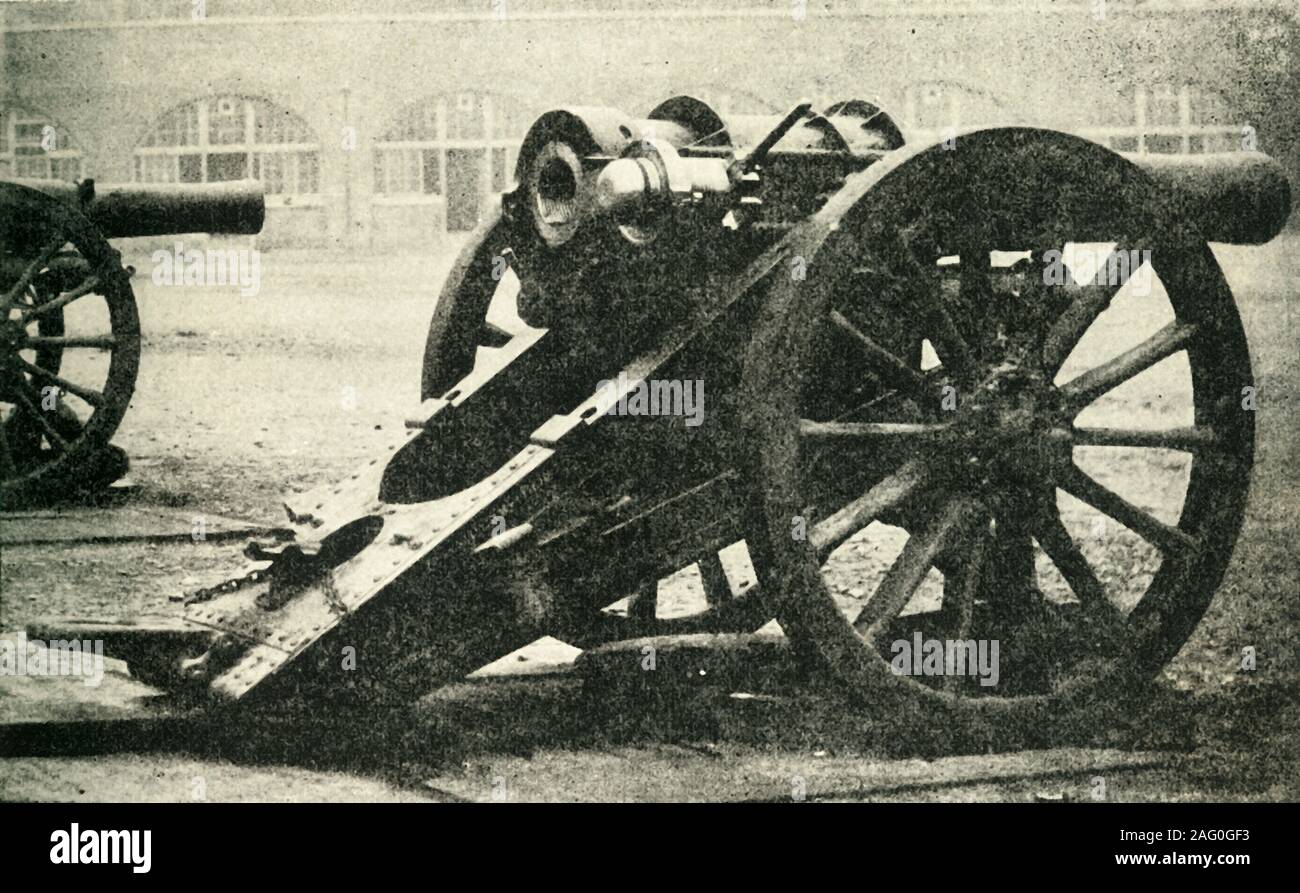 Siege gun hi-res stock photography and images - Alamy