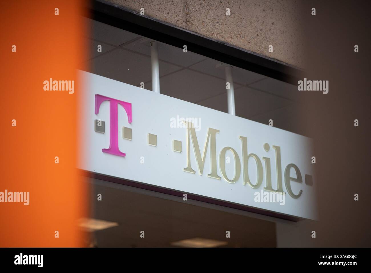 Tmobile logo hi-res stock photography and images - Alamy
