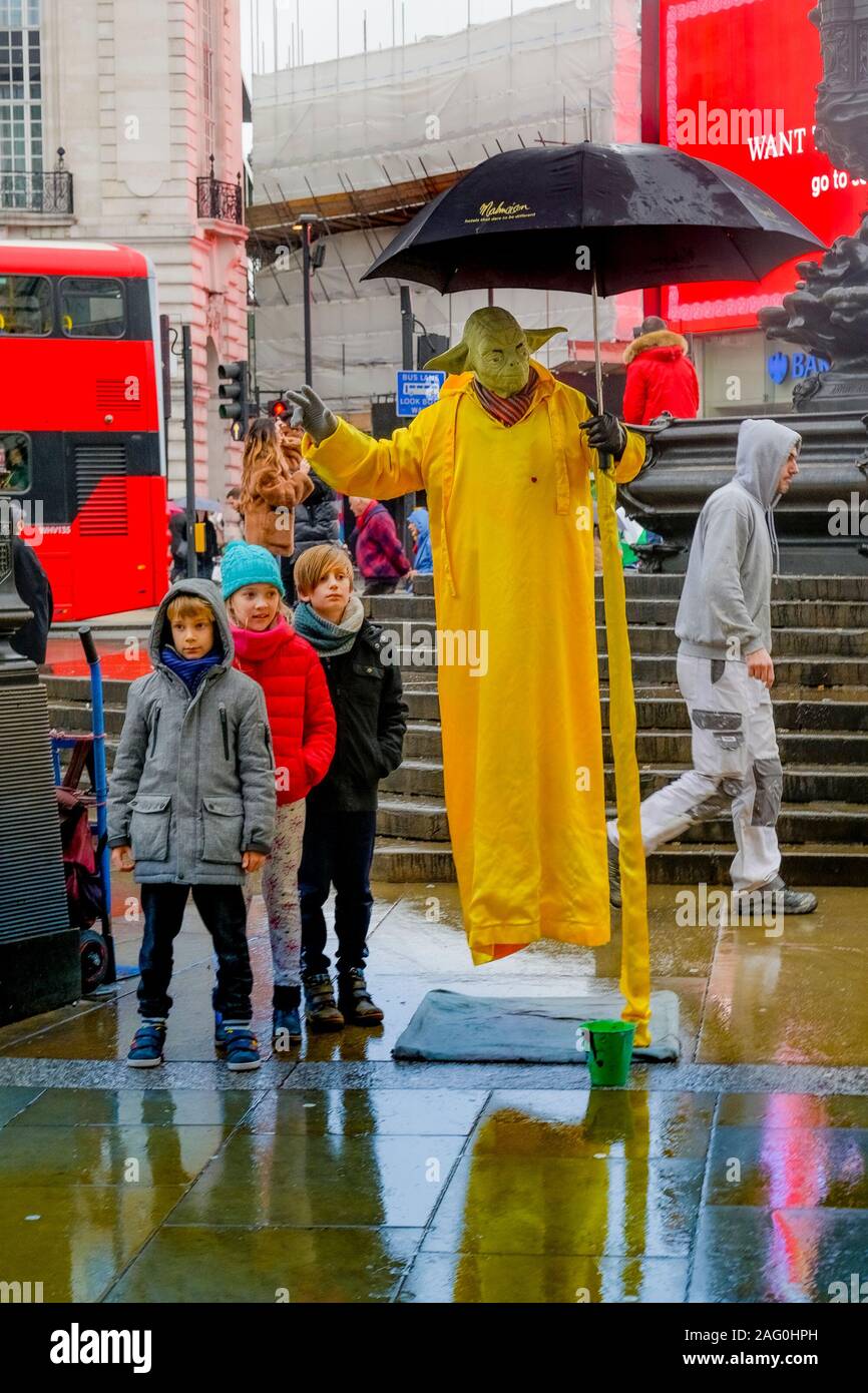 Rainy wet day, Picadilly Circus, London, England, UK Stock Photo - Alamy