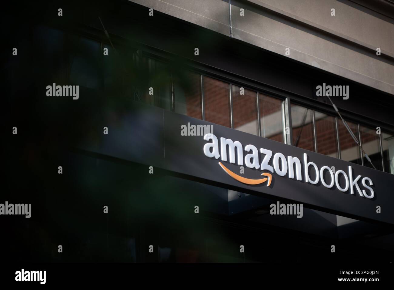 Amazon books logo hi-res stock photography and images - Alamy