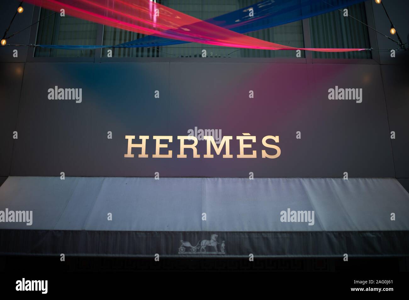 Hermes storefront hi-res stock photography and images - Alamy
