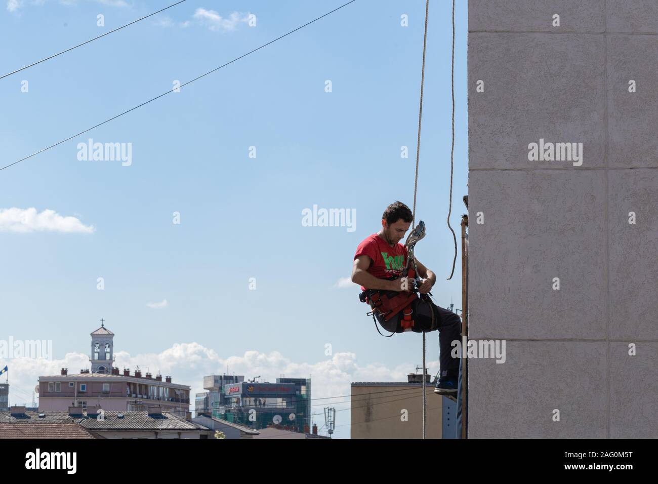Man washing windows connected to the rope Stock Photo - Alamy