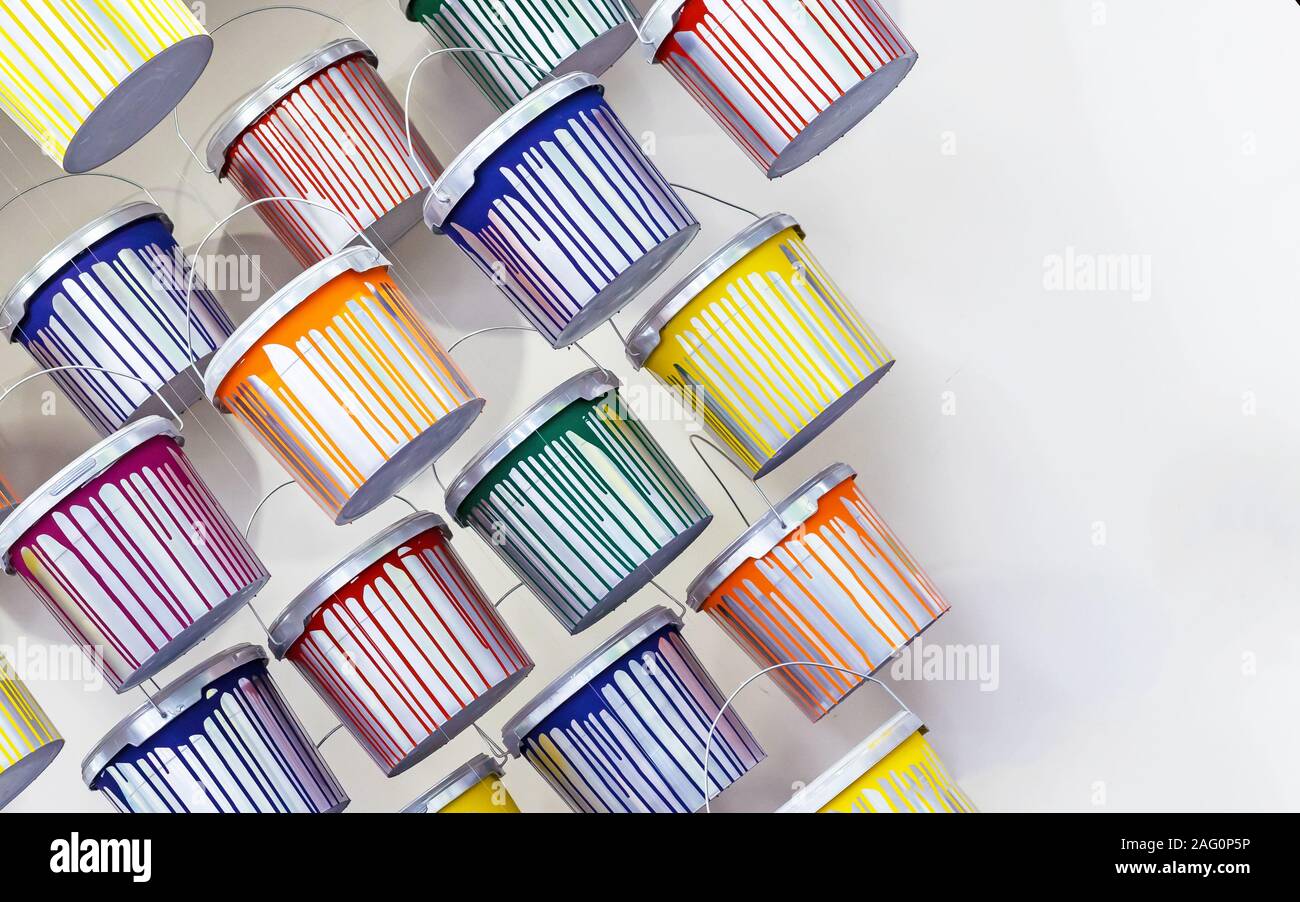 Cans with multicolored drips from a paint. Drops and spills on buckets ...