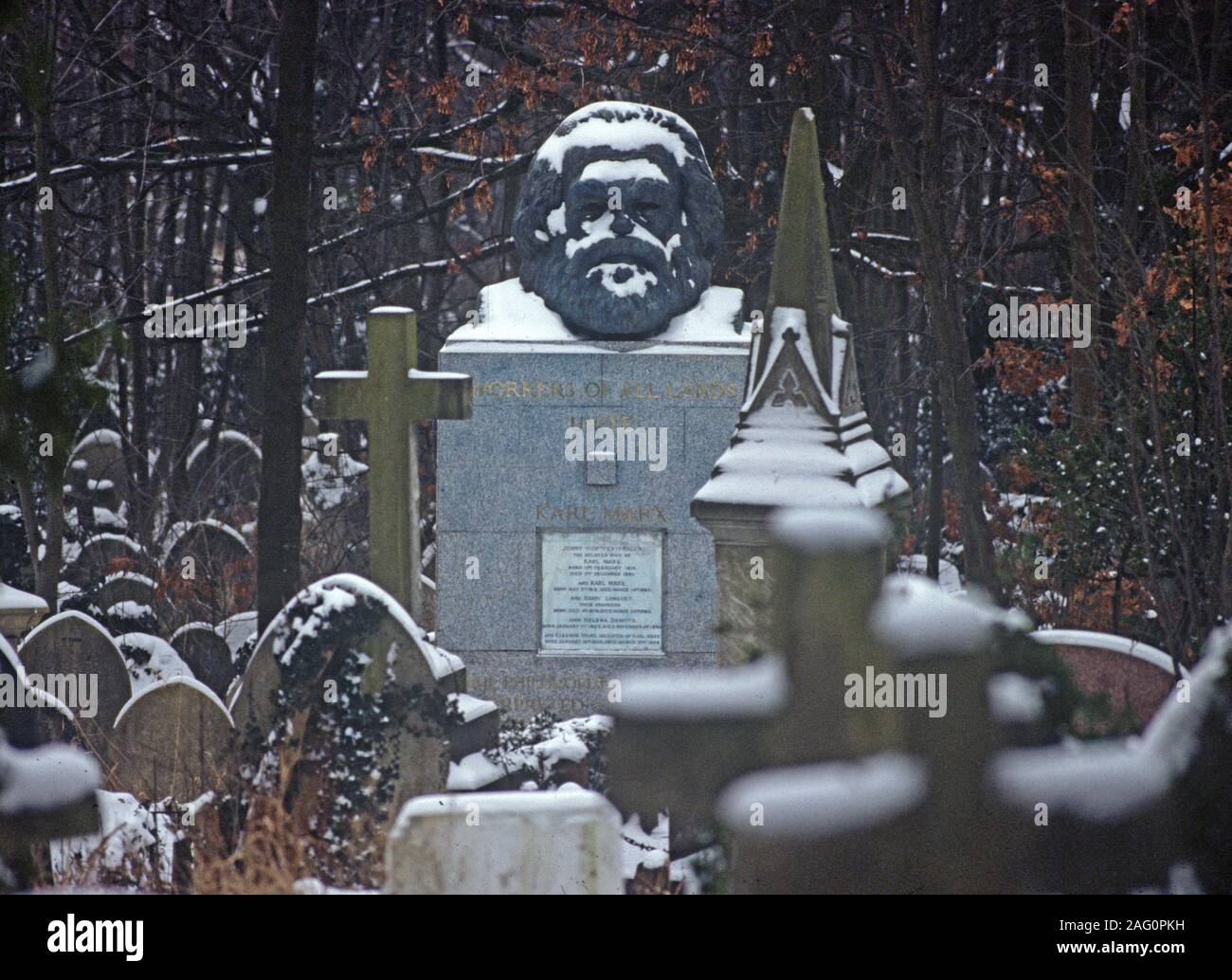 Karl Marx tomb in Highgate Cemetery North London , England Stock Photo ...