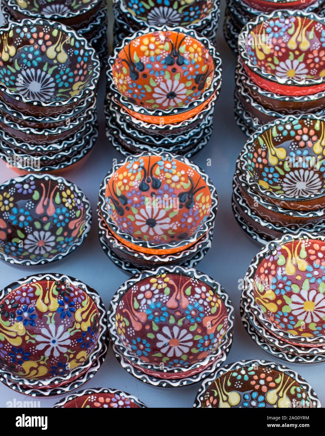 Traditional Turkish ceramic pottery items in bazaar Stock Photo - Alamy