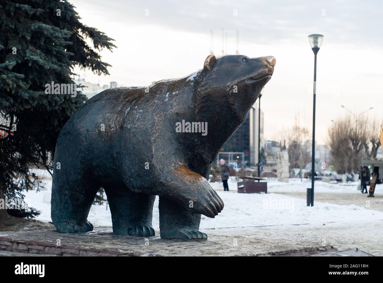 Shiny bear outdoor sculpture hi-res stock photography and images - Alamy