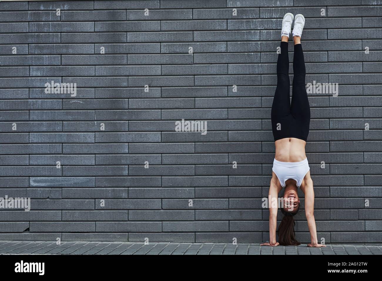Handstand against wall hi-res stock photography and images - Alamy