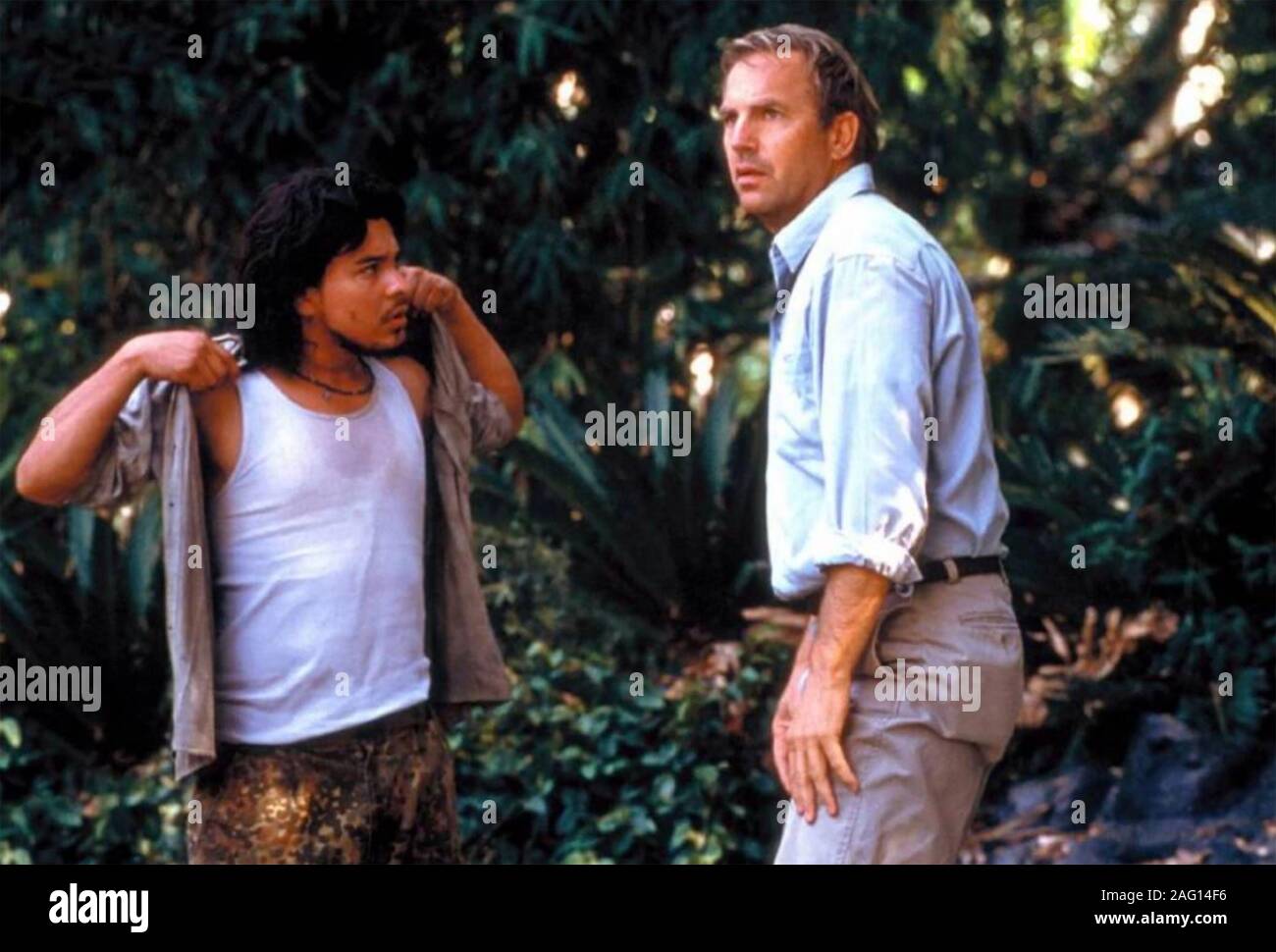 Kevin costner dragonfly 2002 hi-res stock photography and images - Alamy
