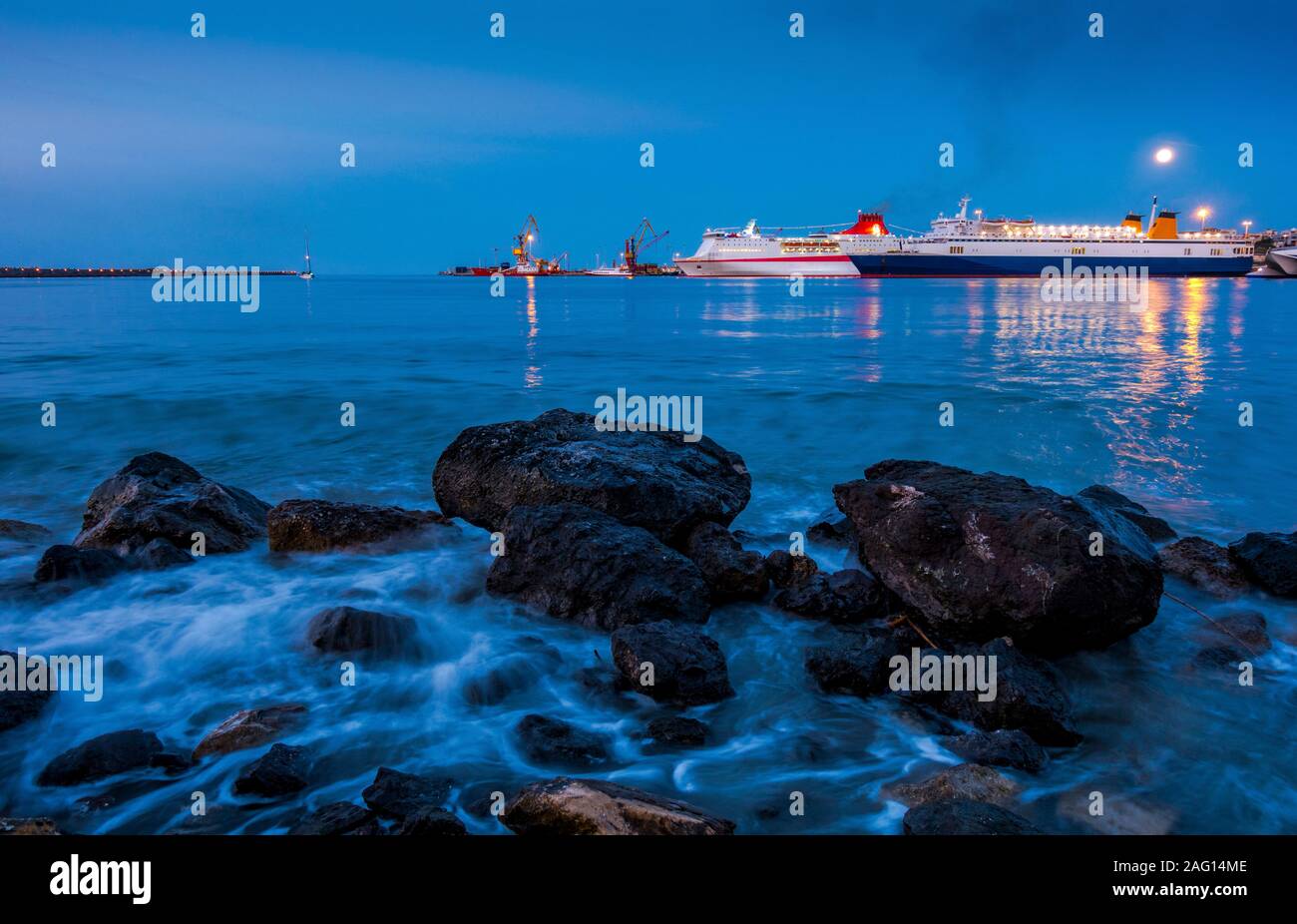 Ferries crete hi-res stock photography and images - Alamy