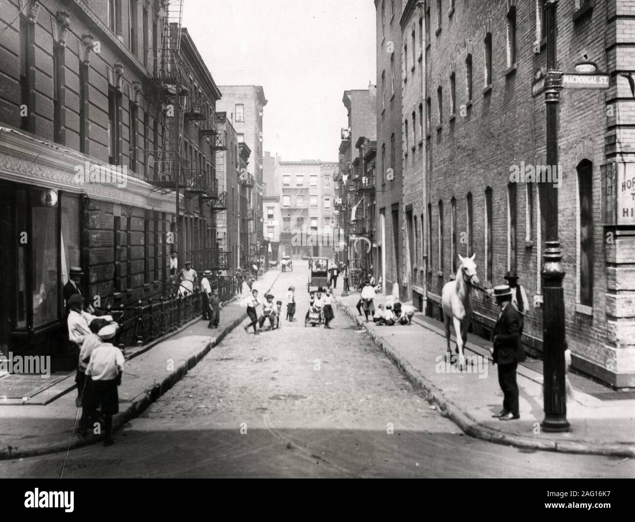 1920s children playing hi-res stock photography and images - Alamy