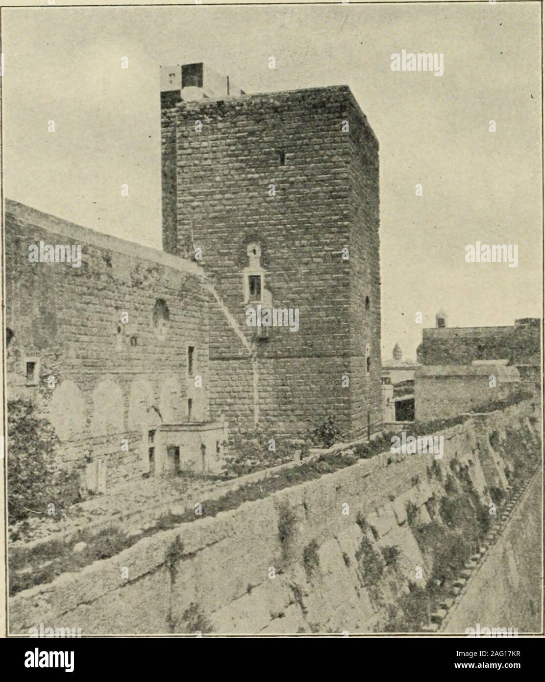 Machicolated battlements hi-res stock photography and images - Alamy