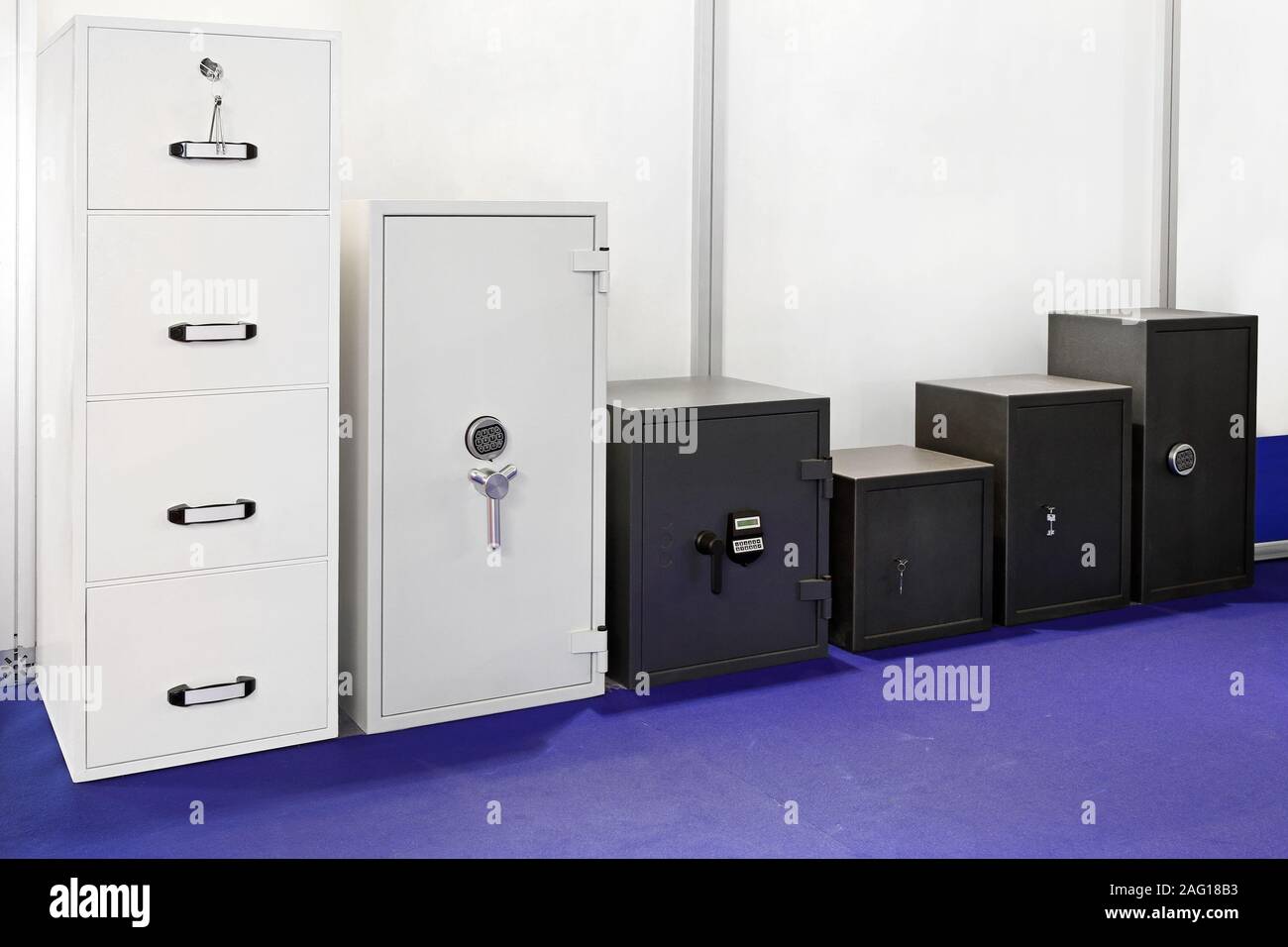 Steel boxes hi-res stock photography and images - Alamy