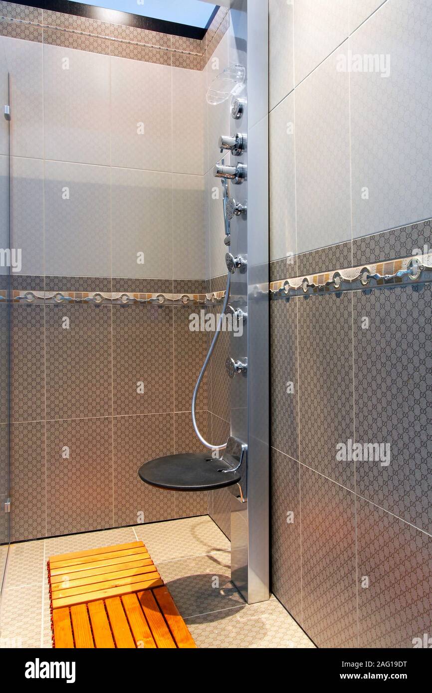 Hydro massage cabin hi-res stock photography and images - Alamy