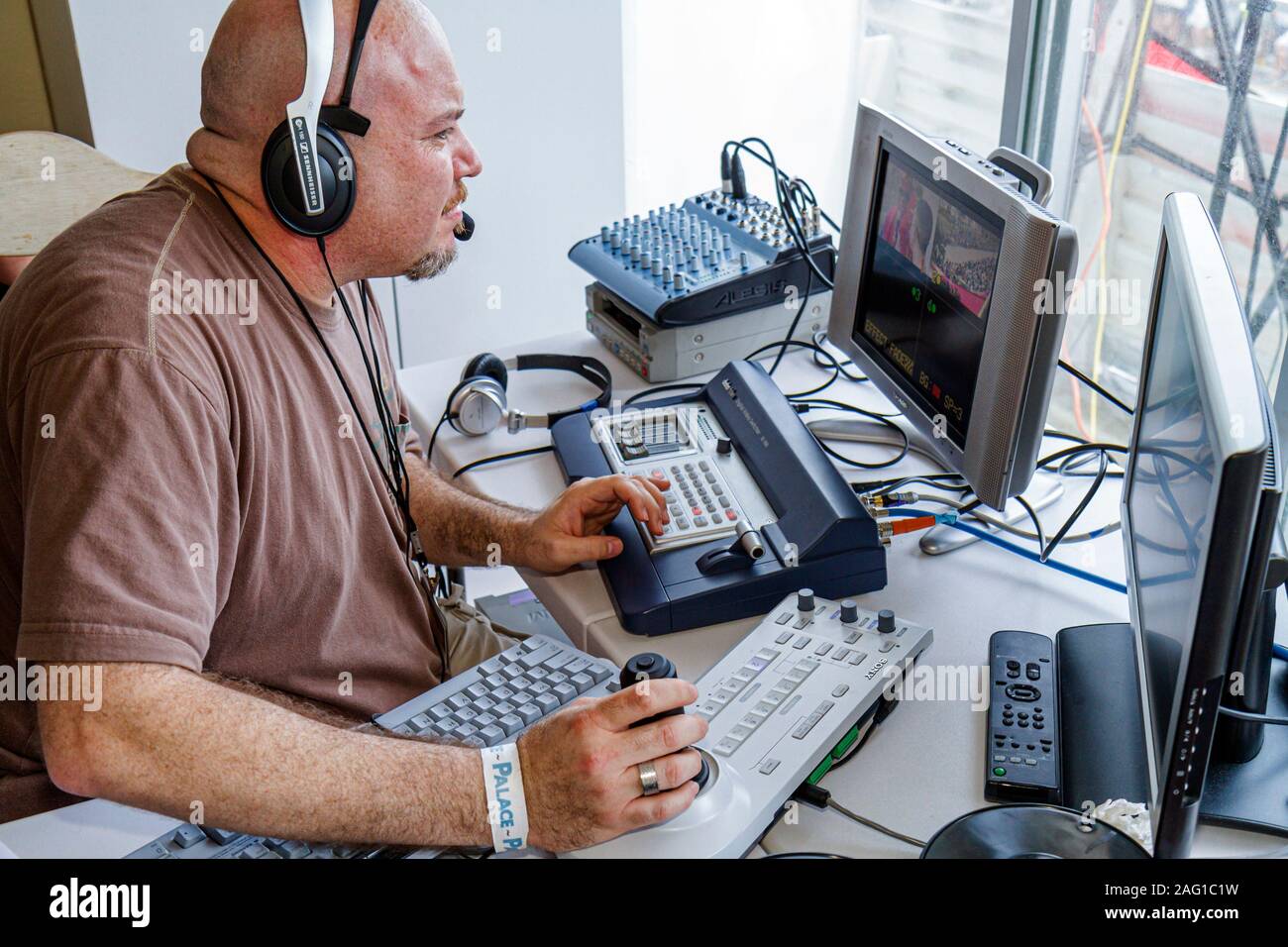 Live parade hi-res stock photography and images - Alamy