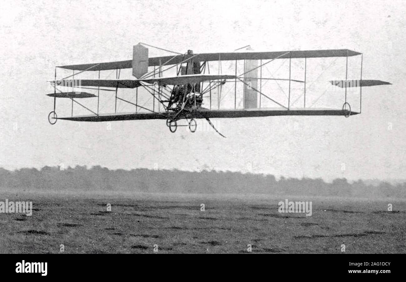 SAMUEL CODY (1867-1913) American showman and pioneer aviator in British ...