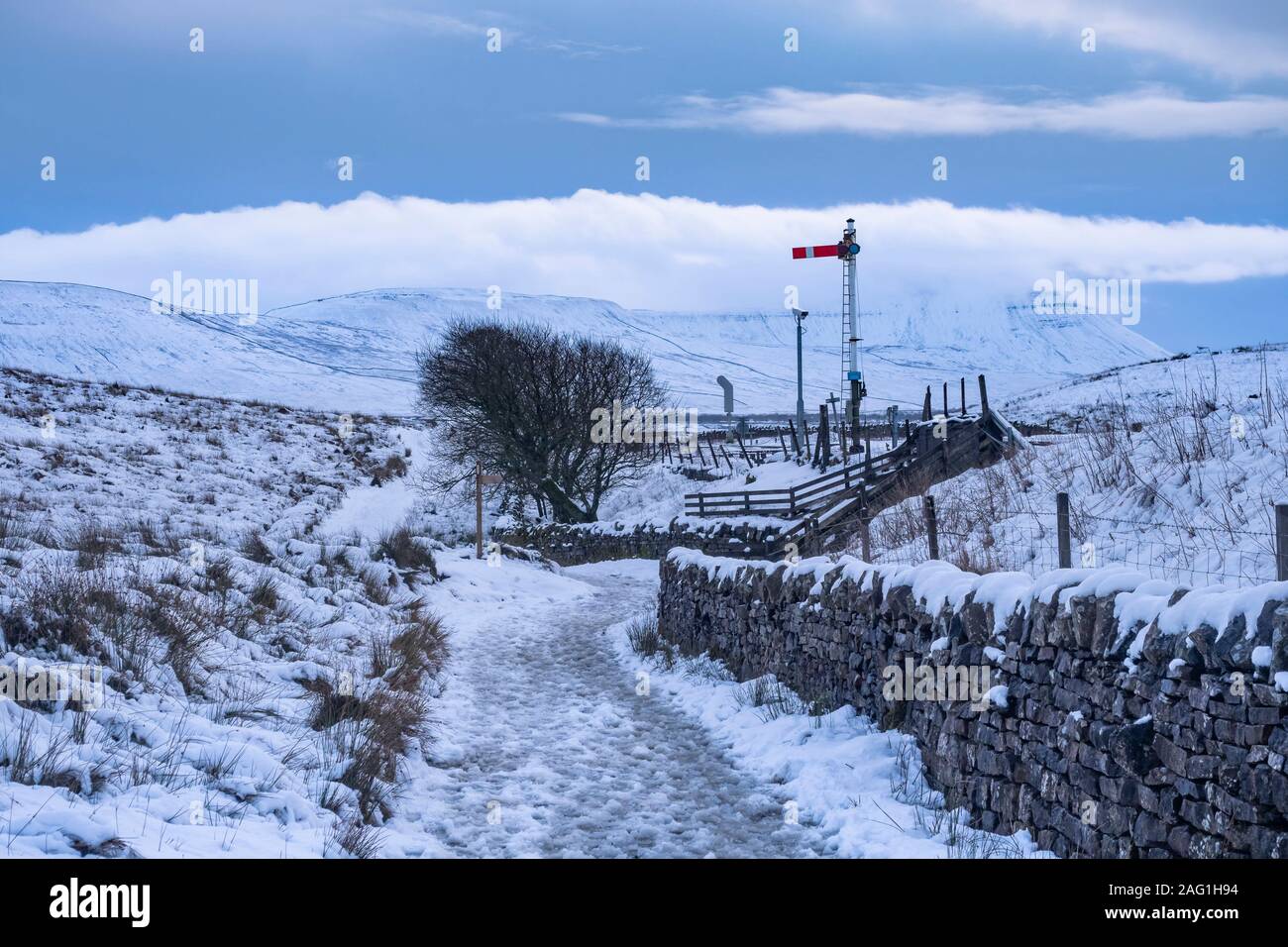 The Ribblehead Viaduct or Batty Moss Viaduct carries the Settle ...