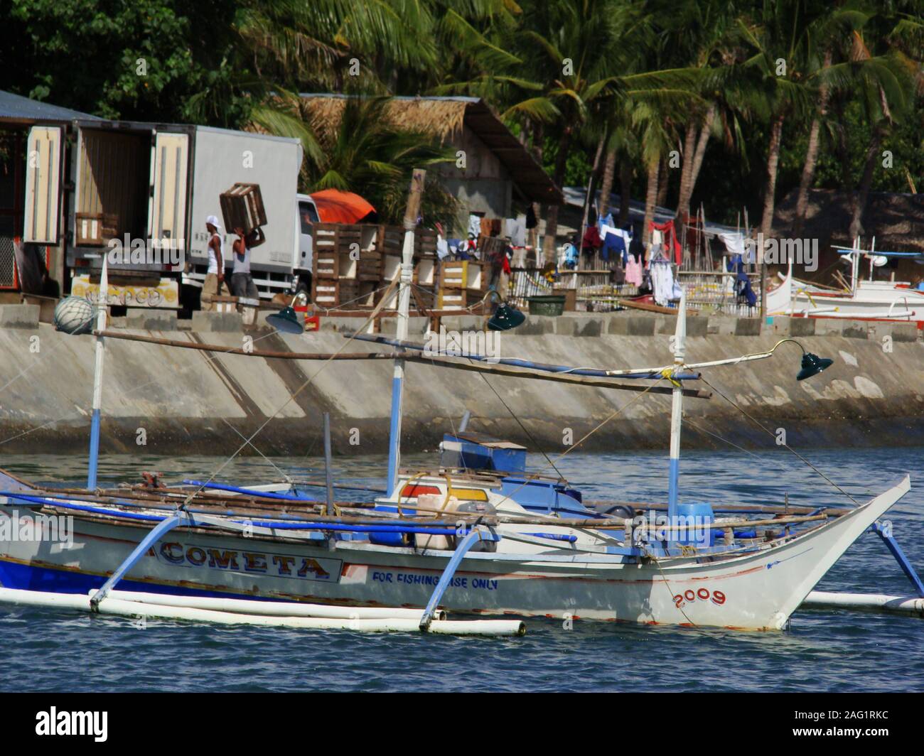 Coastal communities in The Philippines, highly dependent on fisheries ...