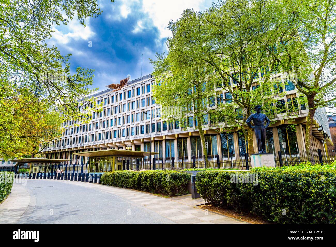 Embassy building hi-res stock photography and images - Alamy