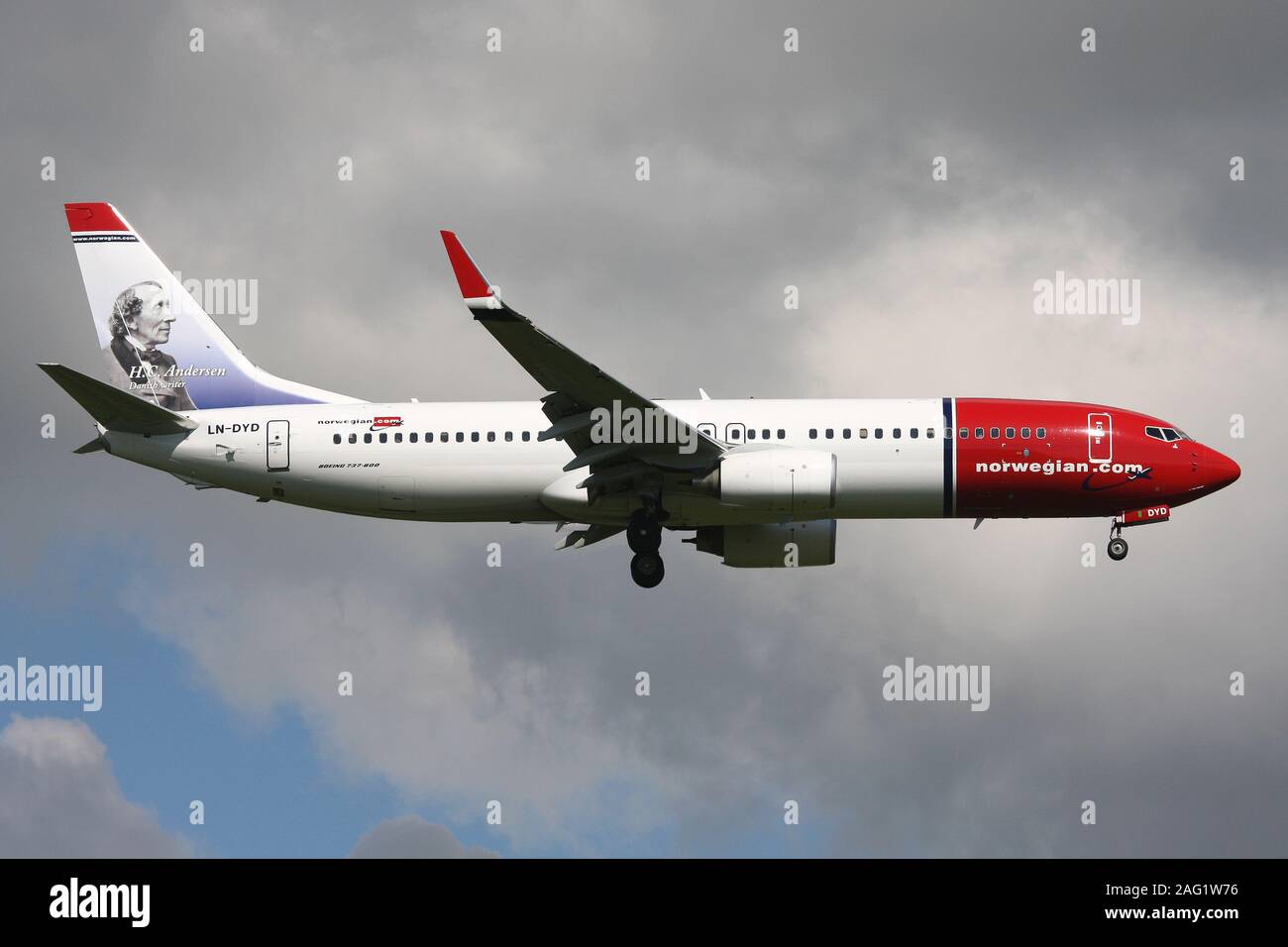 Norwegian Air Shuttle Boeing 737-800 with registration LN-DYD on short ...