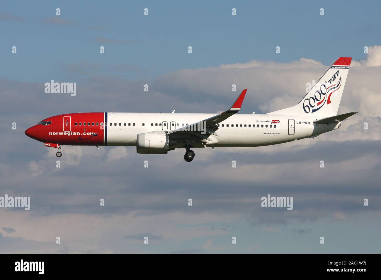 Norwegian Air Shuttle Boeing 737-800 with registration LN-NOL (6000th ...