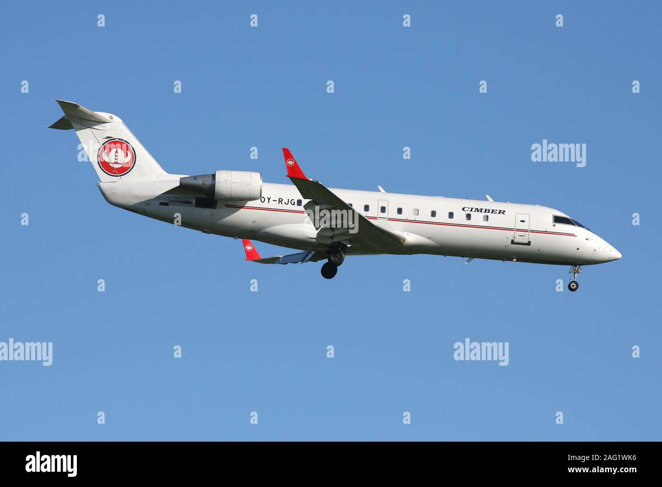 Crj 200 hi-res stock photography and images - Alamy