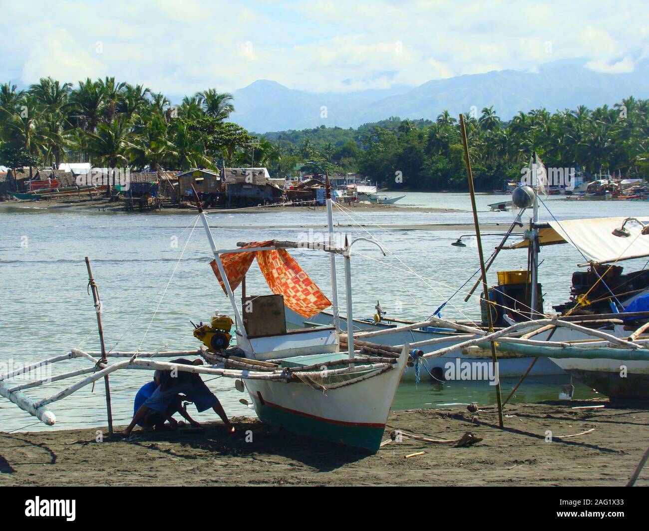 Coastal communities in The Philippines, highly dependent on fisheries ...