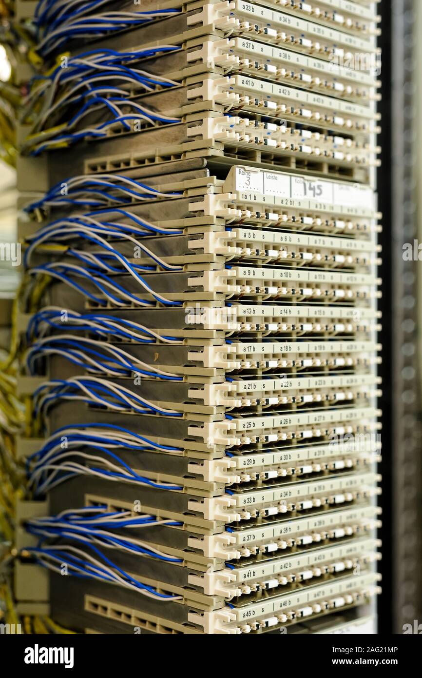 Parallel connection hi-res stock photography and images - Alamy