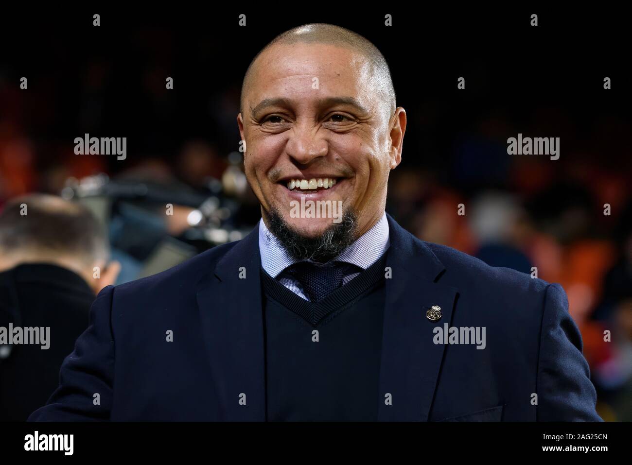 Real madrid player roberto carlos hi-res stock photography and images ...