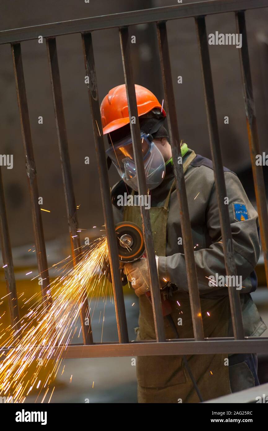 Industrial worker cutting metal with many sparks Stock Photo - Alamy