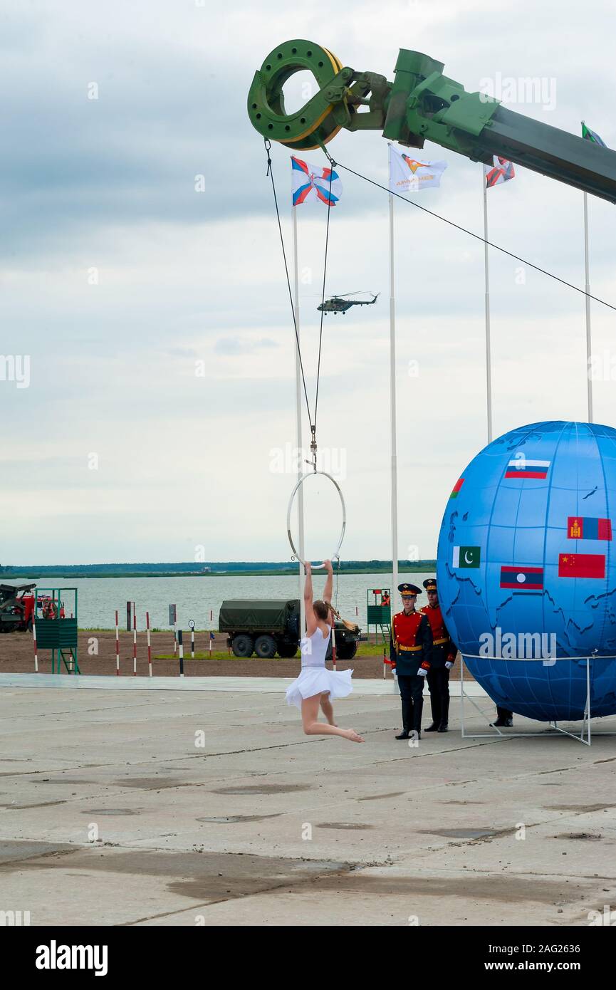 Acrobatic pose hi-res stock photography and images - Alamy