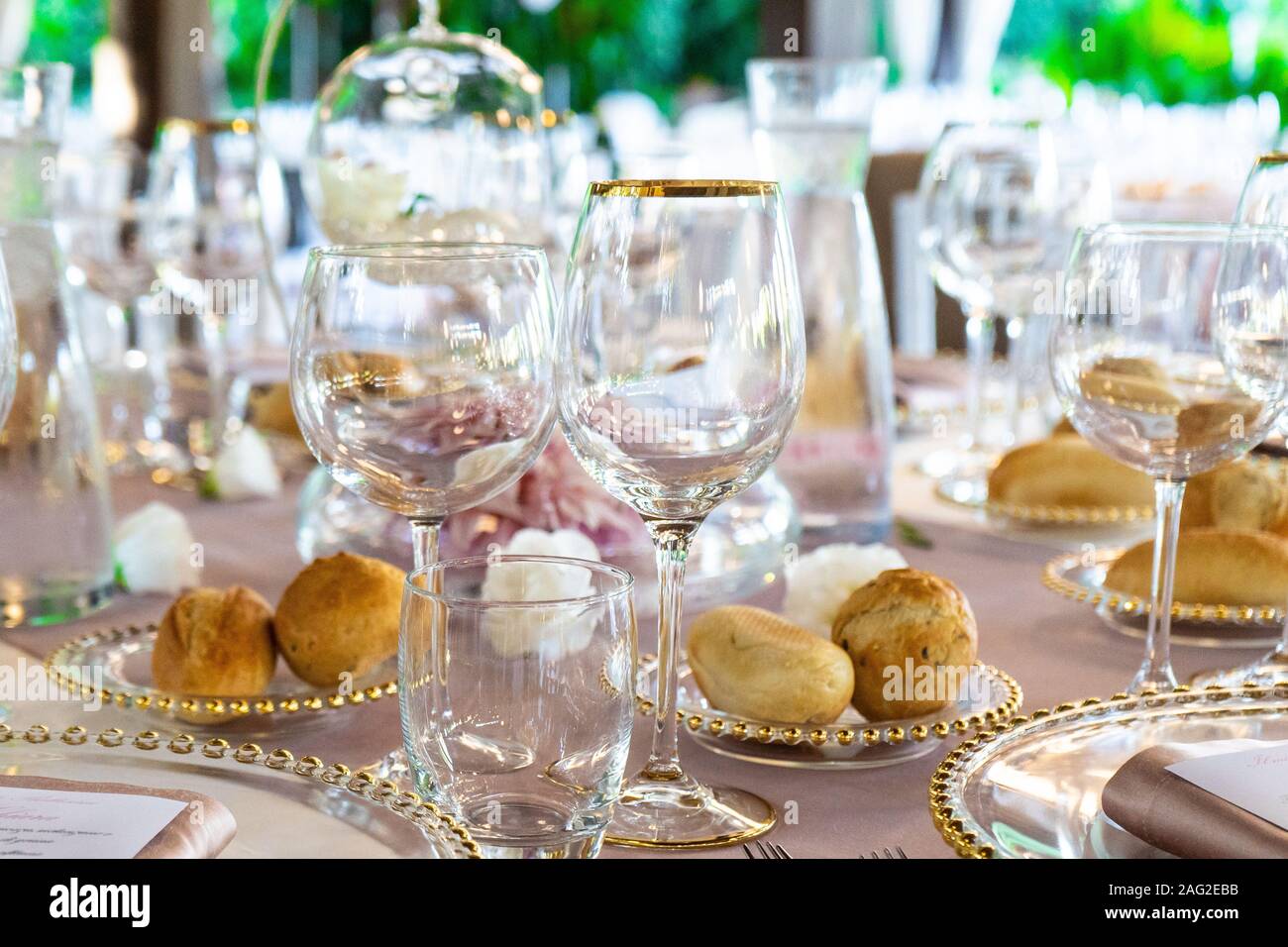 Beautiful table of an elegant event set Stock Photo - Alamy