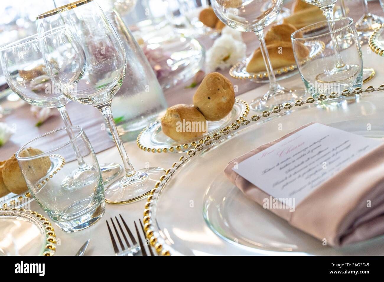 Beautiful table of an elegant event set Stock Photo - Alamy