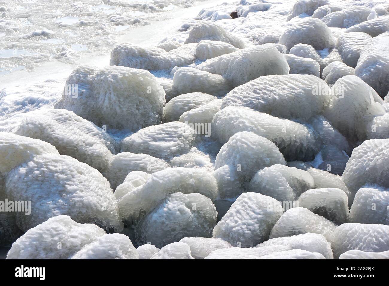 Stones snow in water hi-res stock photography and images - Alamy