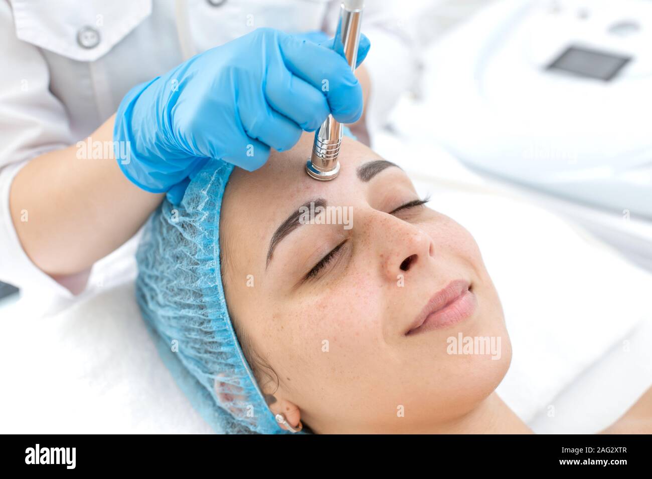 Facial manipulation technology hi-res stock photography and images - Alamy