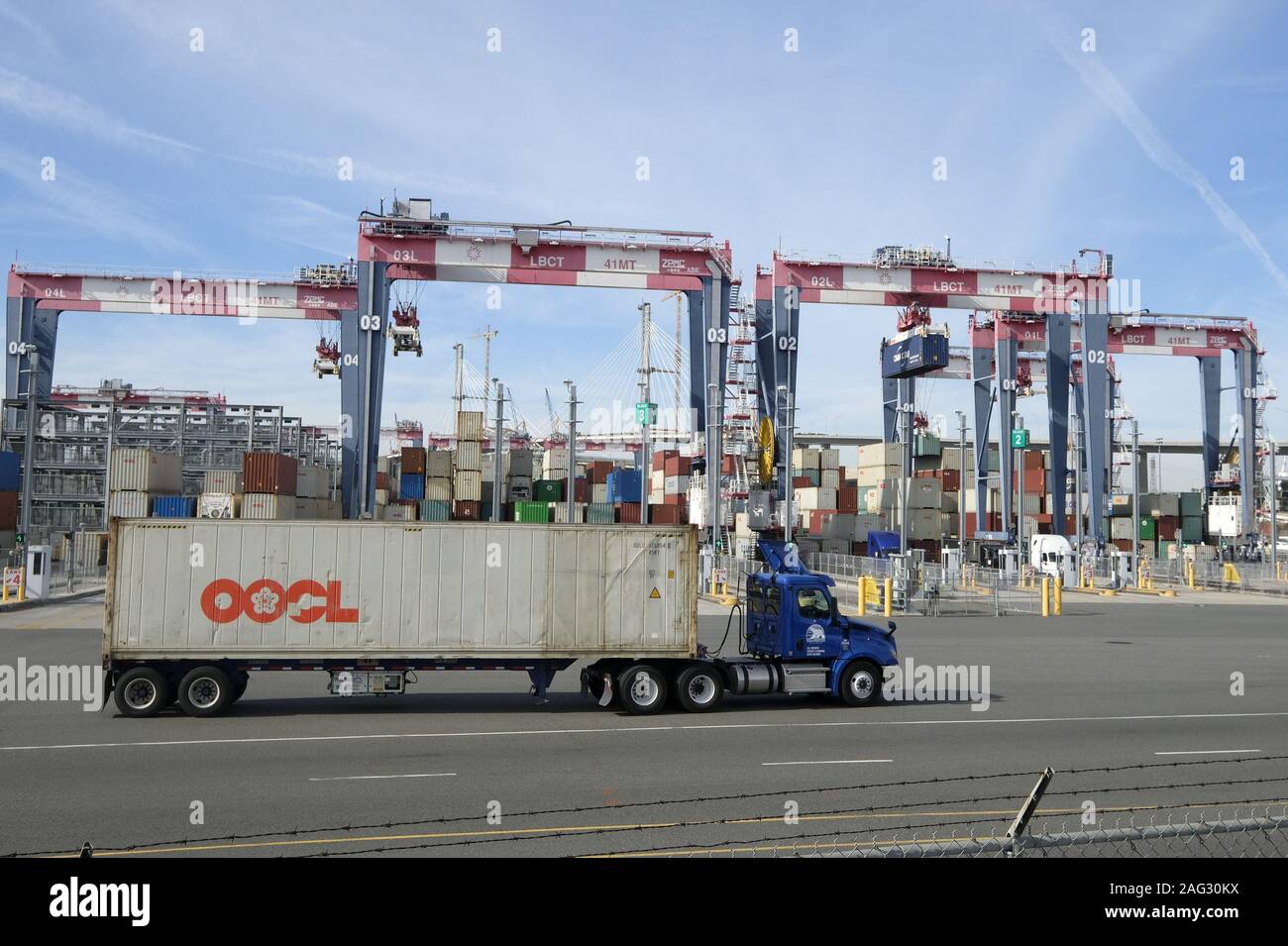 Los Angeles, California, USA. 17th Dec, 2019. Shipping containers are ...