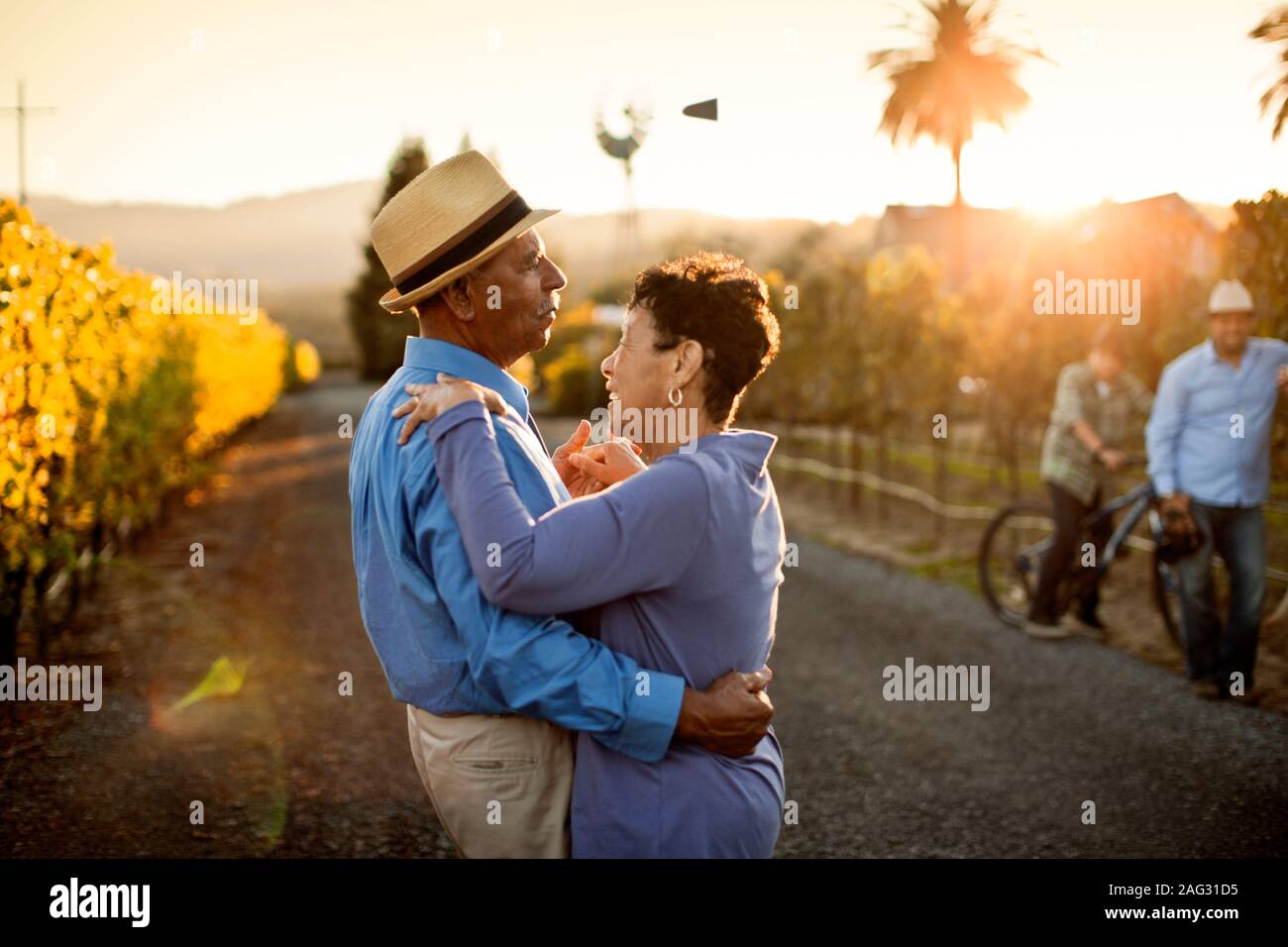 Old african american couple dancing hi-res stock photography and images ...