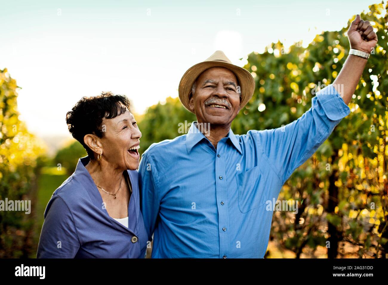 People walking through vineyard hi-res stock photography and images - Alamy