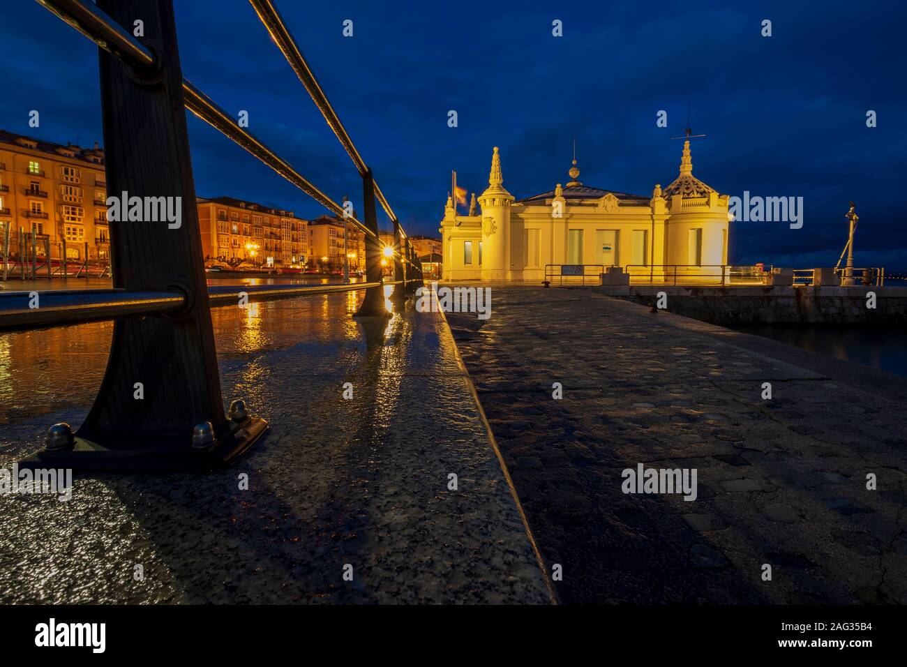 Santander night hi-res stock photography and images - Alamy