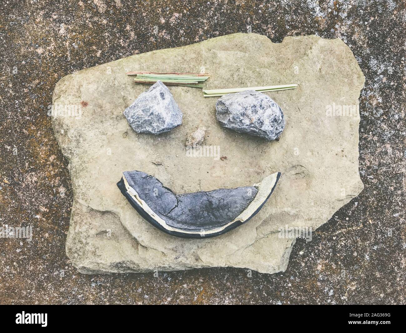 Stone emoji hi-res stock photography and images - Alamy