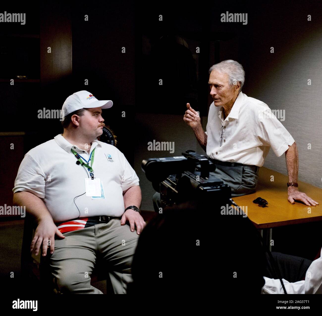 RICHARD JEWELL, from left: Paul Walter Hauser, director Clint Eastwood ...