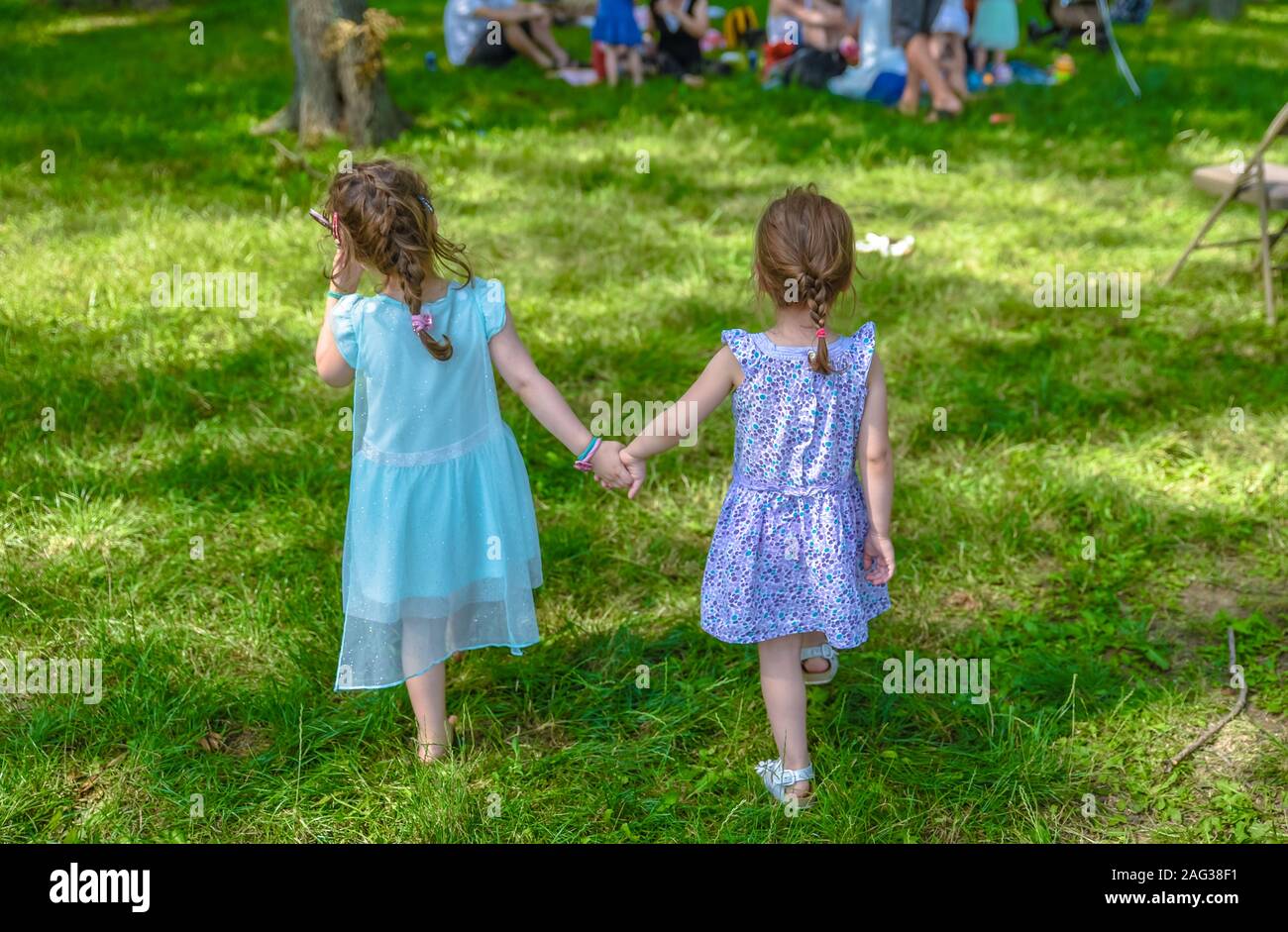 Woman approaching friends hi-res stock photography and images - Alamy