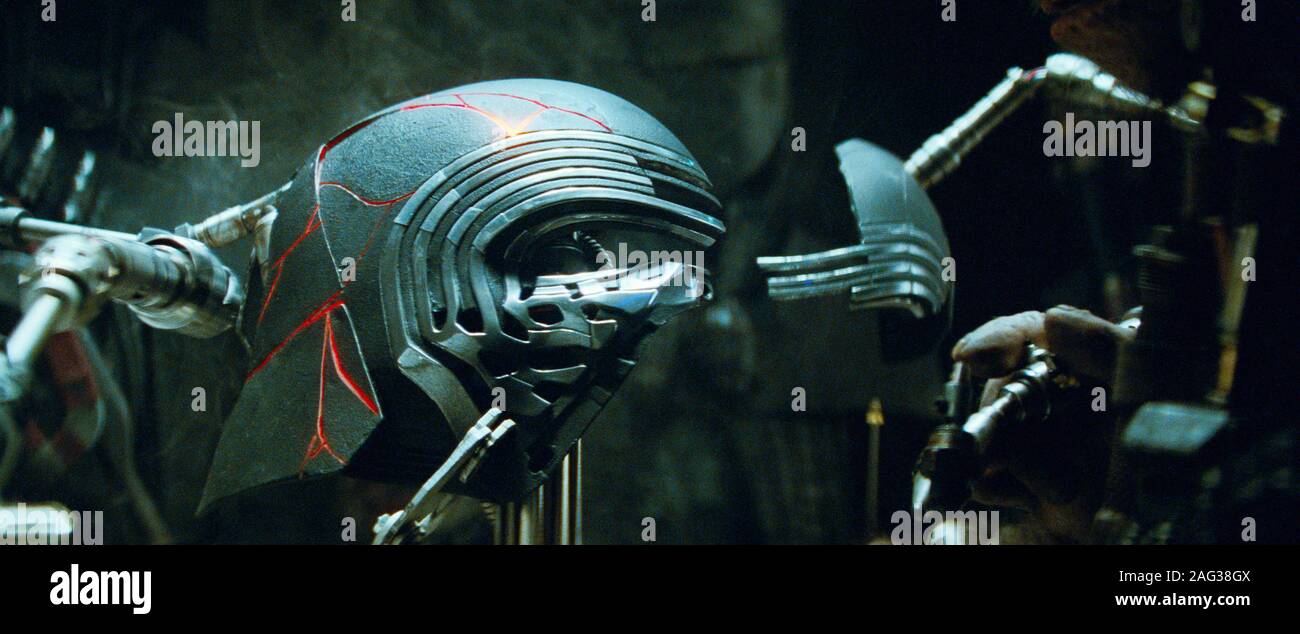 STAR WARS: THE RISE OF SKYWALKER, (aka STAR WARS: EPISODE IX), Kylo Ren ...