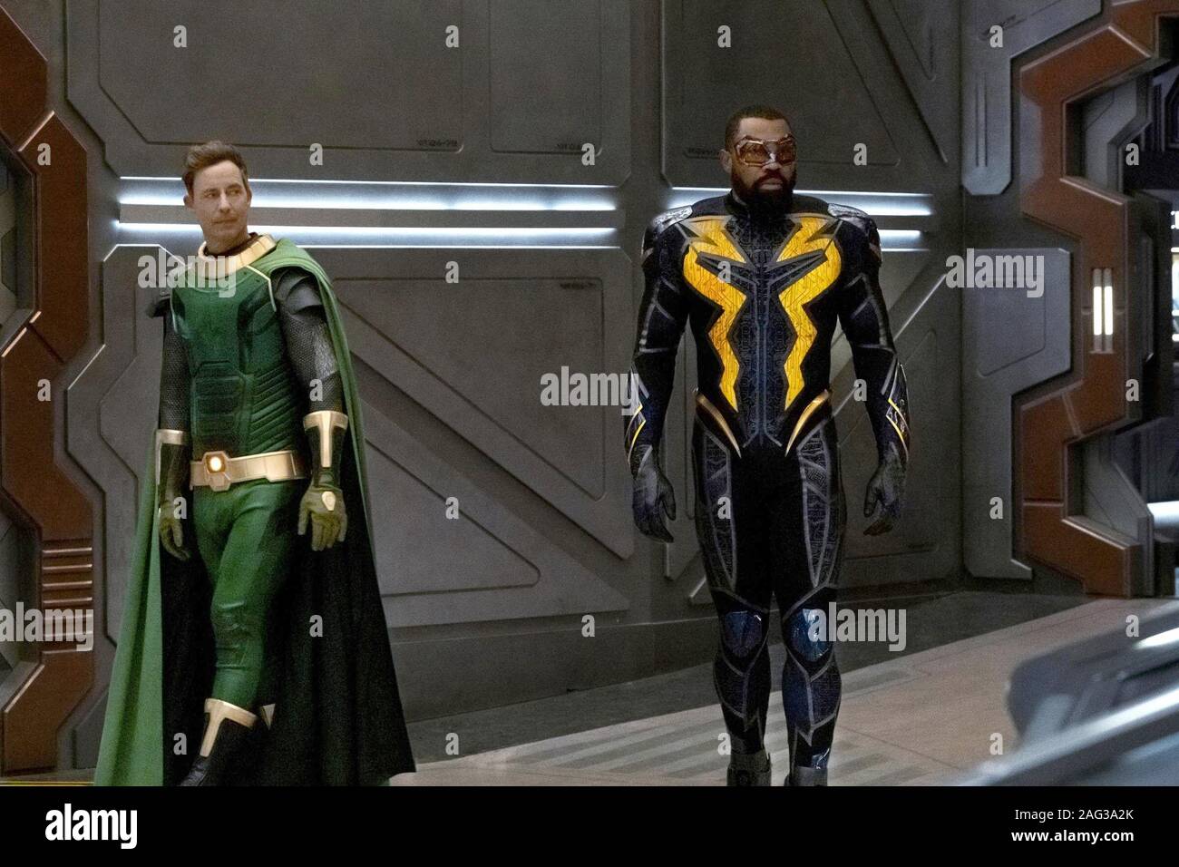 THE FLASH, from left: Tom Cavanagh, Cress Williams in 'Crisis on ...