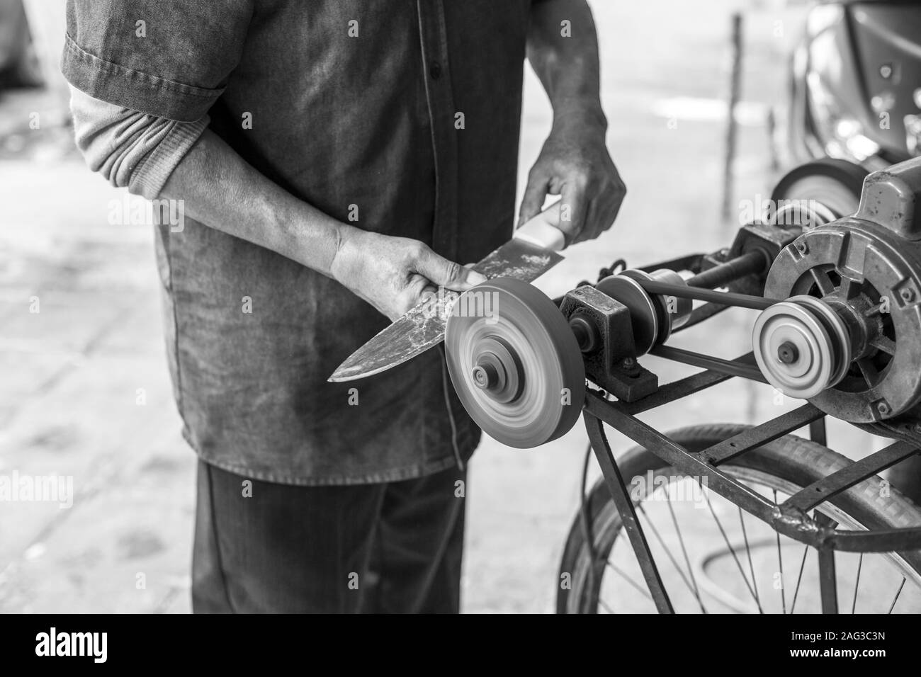 Man sharpening pencil hi-res stock photography and images - Alamy