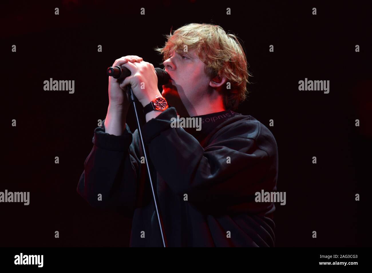 Lewis capaldi in concert hi-res stock photography and images - Alamy