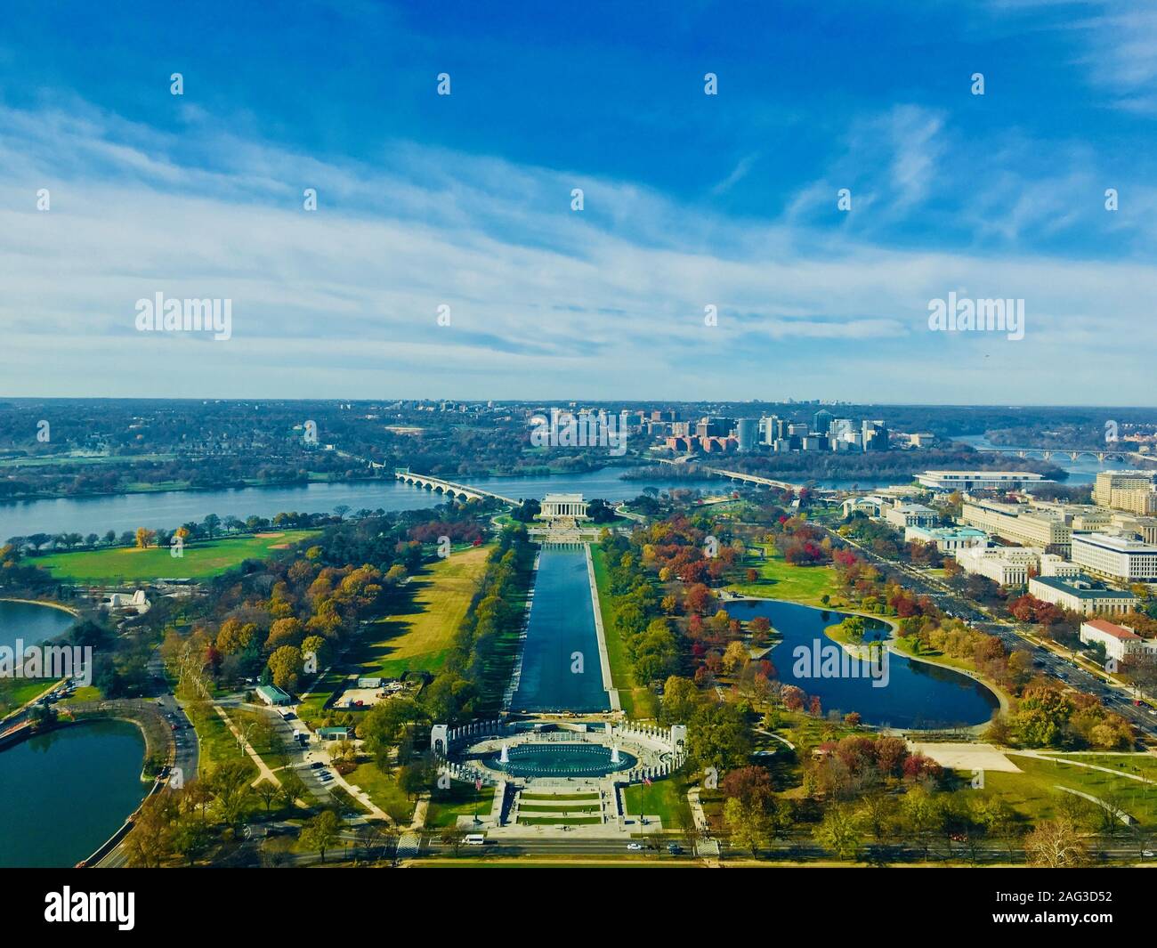 High angle shot of a beautiful landscape with Lincoln Memorial in ...