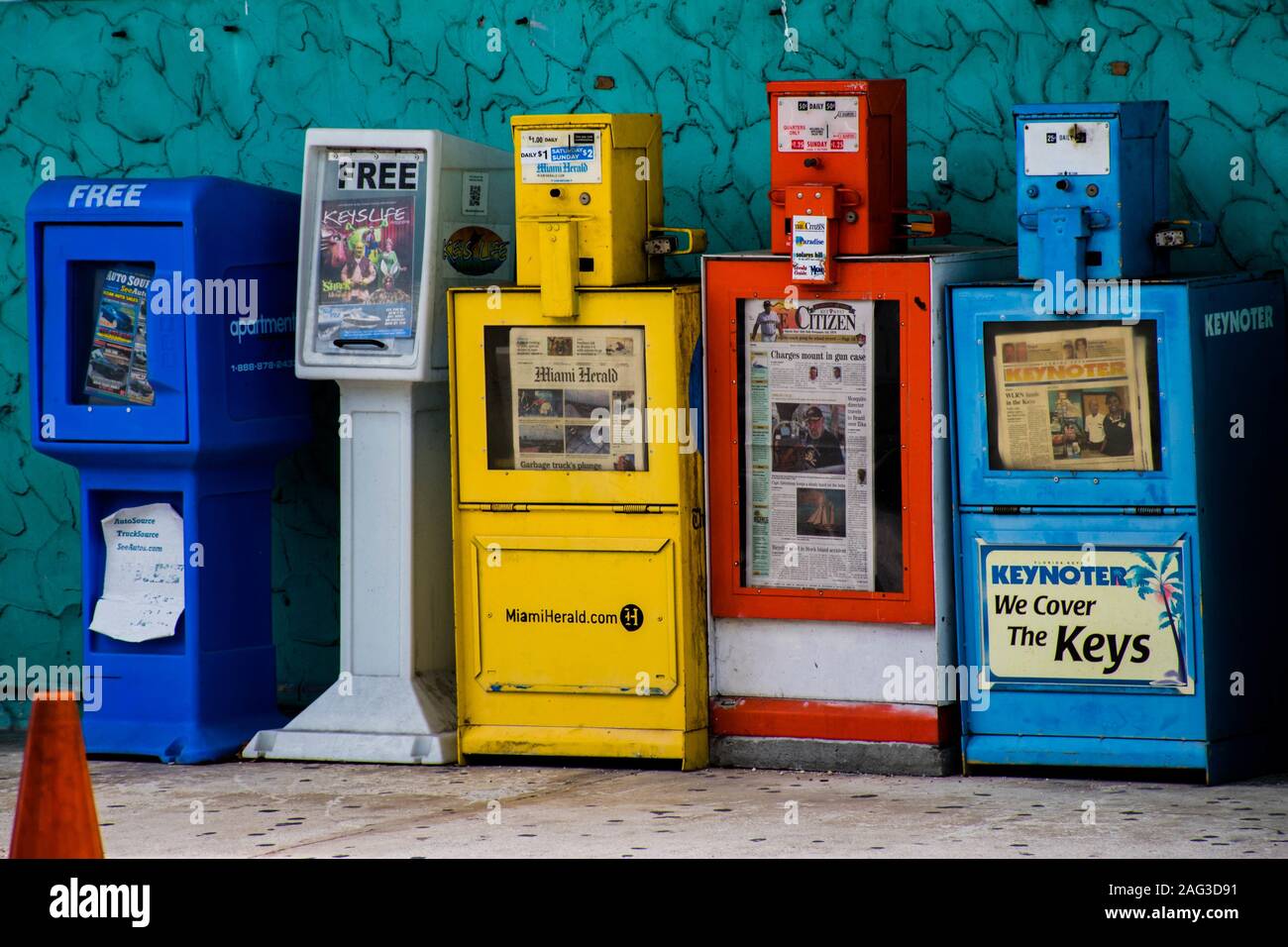 Newspaper vending boxes hi-res stock photography and images - Alamy