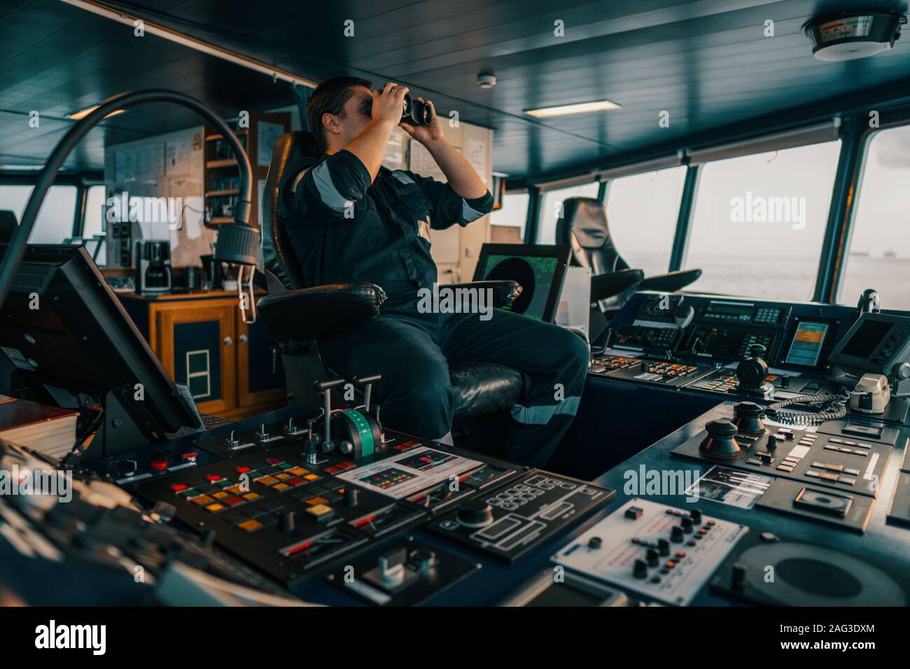 Ship lookout hi-res stock photography and images - Alamy